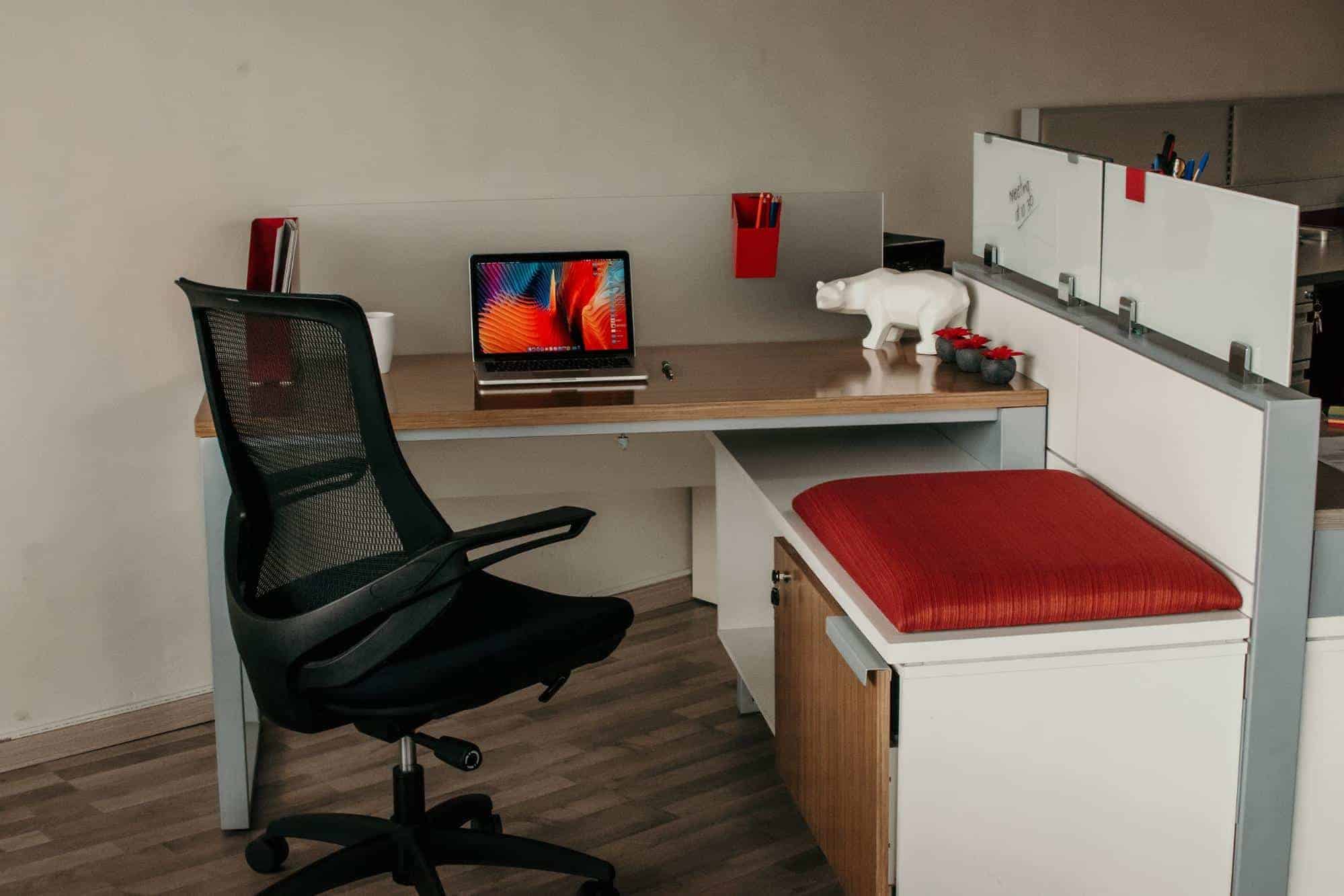 Furniture and office equipment not to be missed Furniture and office equipment not to be missed